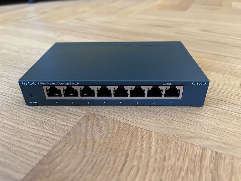 tp-link 8-port gigabit desktop switch mit 3 ethernet Kabel (Gebraucht ...