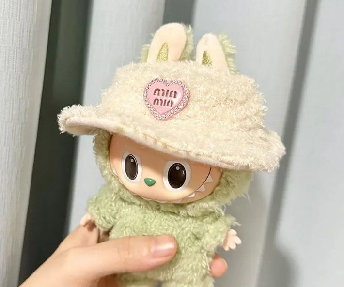 Labubu-Hut (Neu und originalverpackt) in Ebikon für CHF 8.9 – mit ...