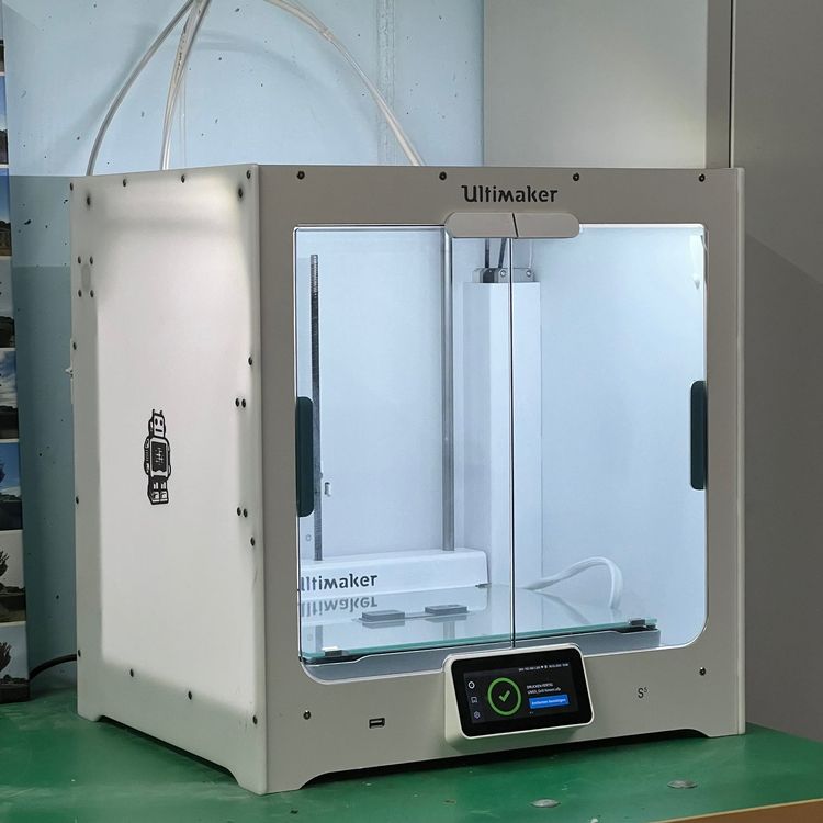 3d-Drucker Ultimaker S5 (Gebraucht) in Wermatswil für CHF 1450 – nur ...