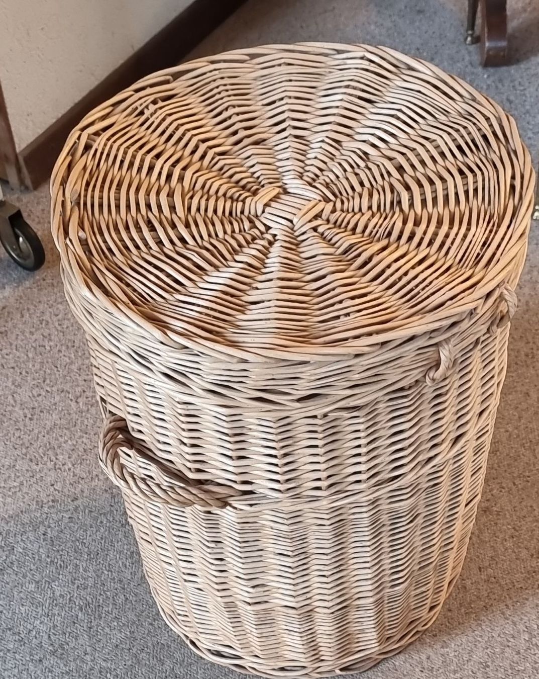 Vintage Wäschesammler aus Korbweide mit Deckel, Top! (Gebraucht) in Veltheim AG für CHF 1 – nur ...