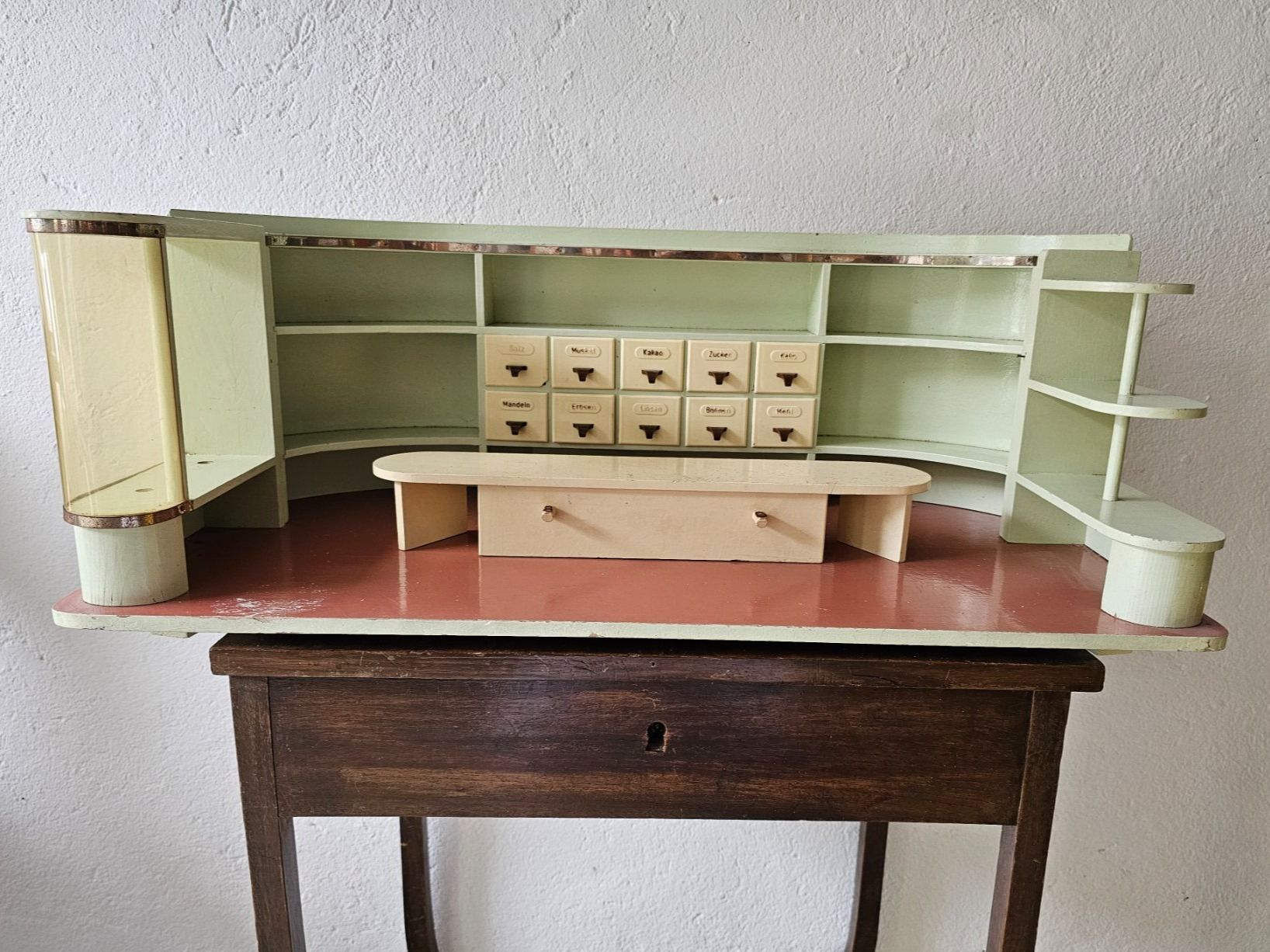 Antiker Verkaufsladen 30er Jahre Bauhaus Stil (Gebraucht) in Pfäffikon ZH für CHF 120 – nur ...