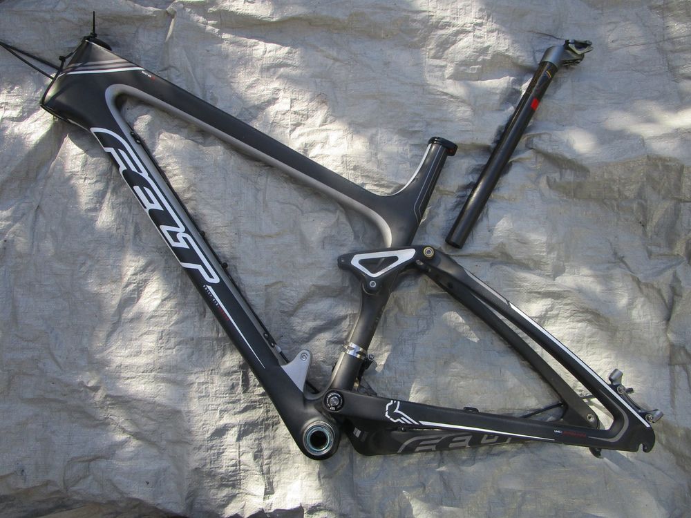 leichter edler voll Carbon FELT MTB Fully Rahmen 26" (Gebraucht) in Ottikon für CHF 300 – mit ...