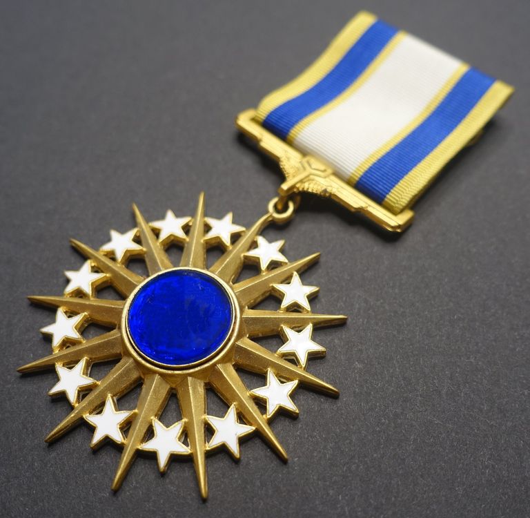 US Air Force Distinguished Service Medal (Gebraucht) in Kappelen für ...