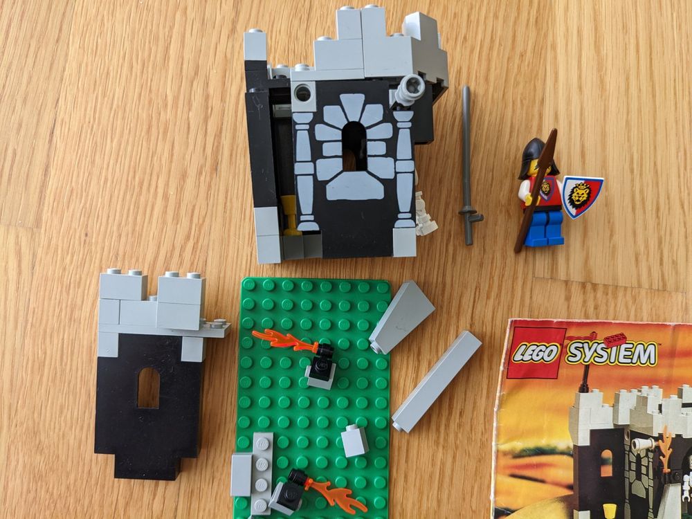 Lego Castle Royal Knights Skeleton Surprise 6036 ( 1995 ) | Kaufen auf ...