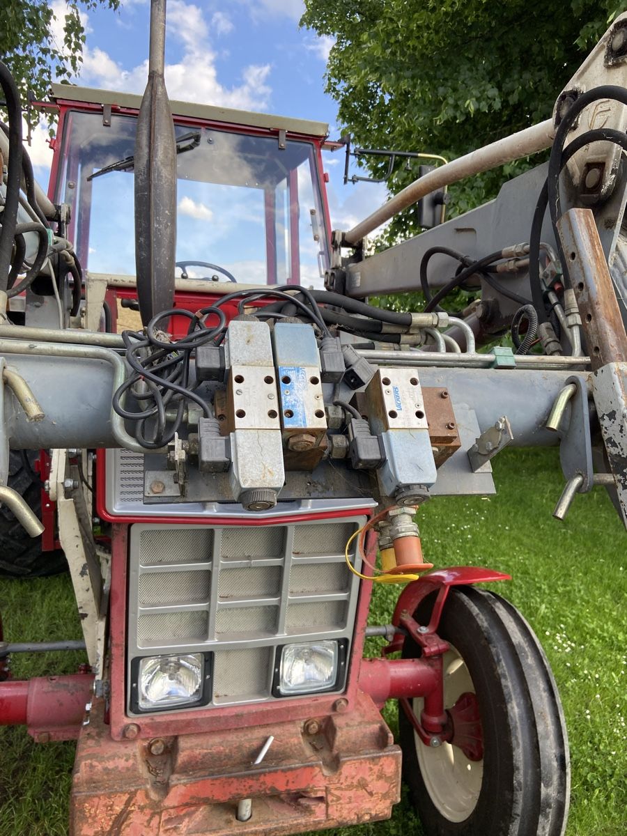 Ihc 744 mit Frontlader Case Ih (Gebraucht) in Wiler b. Seedorf für CHF 6500 – nur Abholung auf ...