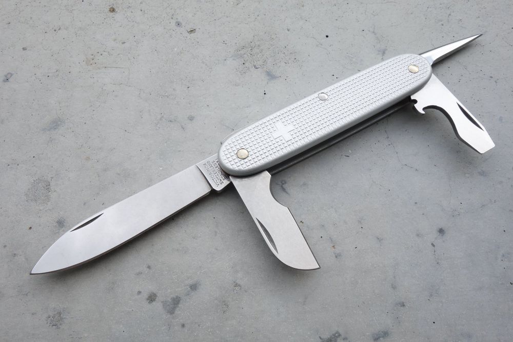 Victorinox Electrician Alox Old Cross Sackmesser (Neu (gemäss Beschreibung)) in St. Gallen für ...