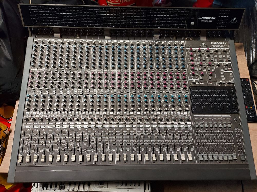 Behringer Eurodesk MX8000 Studio Mischpult (Gebraucht) in Hittnau für ...