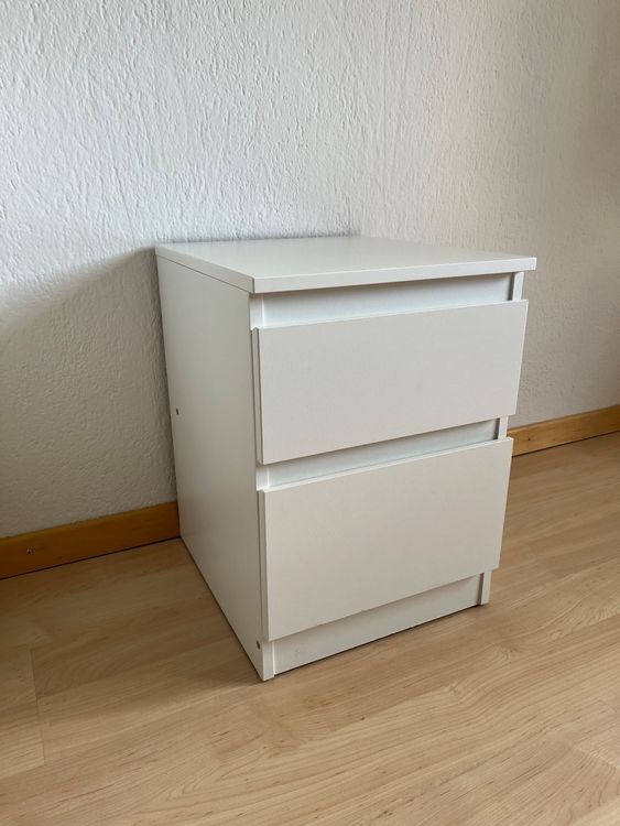 Nachttisch mit zwei Schubladen (Gebraucht) in Marthalen für CHF 7 – nur Abholung auf Ricardo kaufen