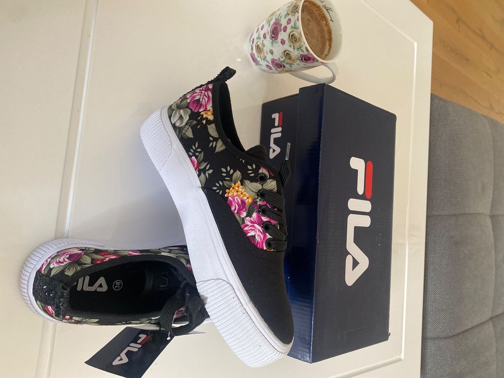 Sneaker 👟 hübsche Schuhe FILA 39 (Neu (gemäss Beschreibung)) in Läufelfingen für CHF 19 – mit ...