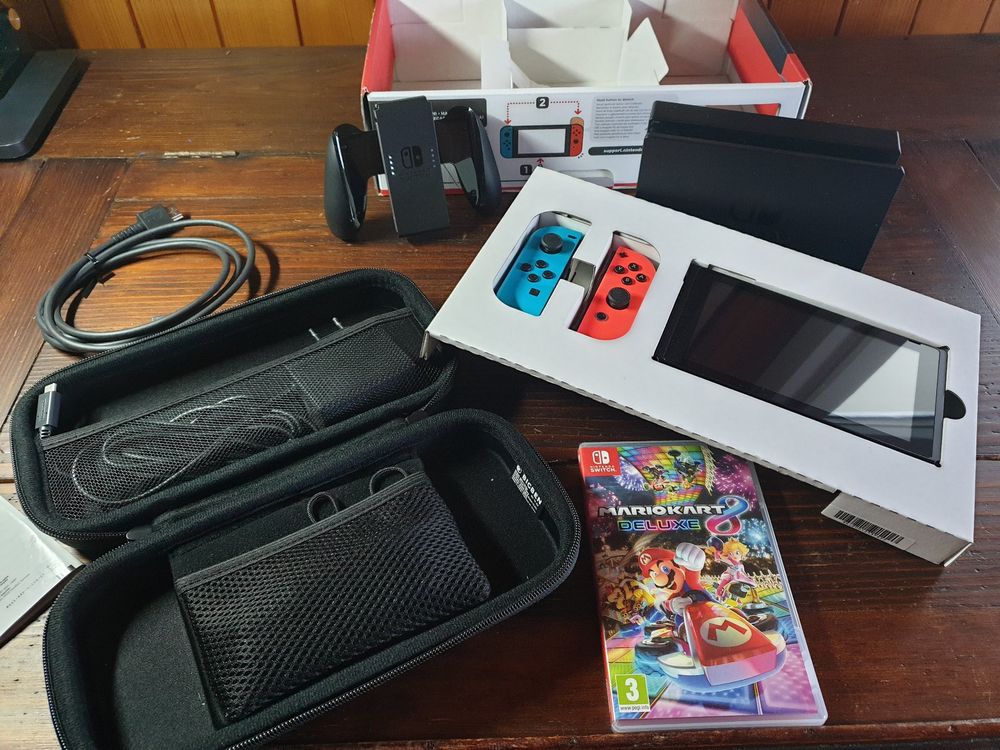 Nintendo Switch + Box + Mariokart 8 Deluxe (Neu (gemäss Beschreibung ...