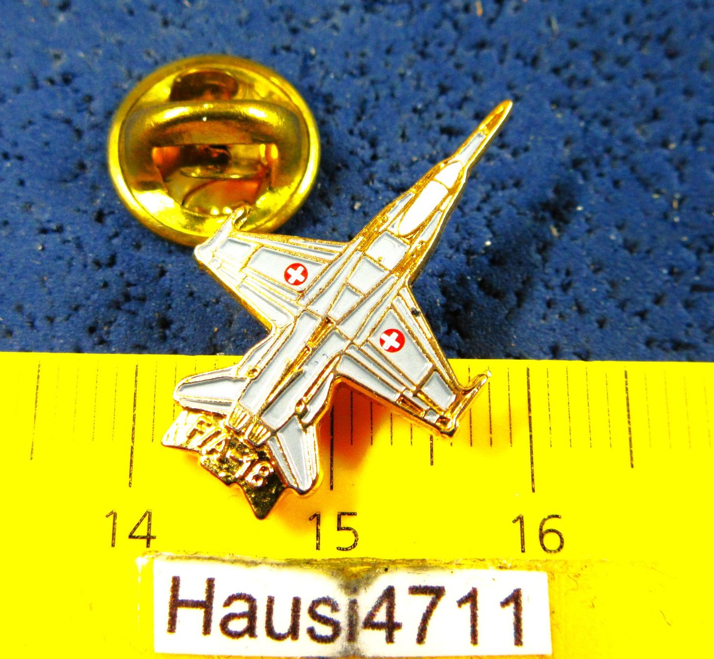 SWISS AIR FORCE JET F/A-18 SCHMUCK-PIN GEPRÄGT GOLDIG KLEIN (Gebraucht) in Ettingen für CHF 4.95 ...