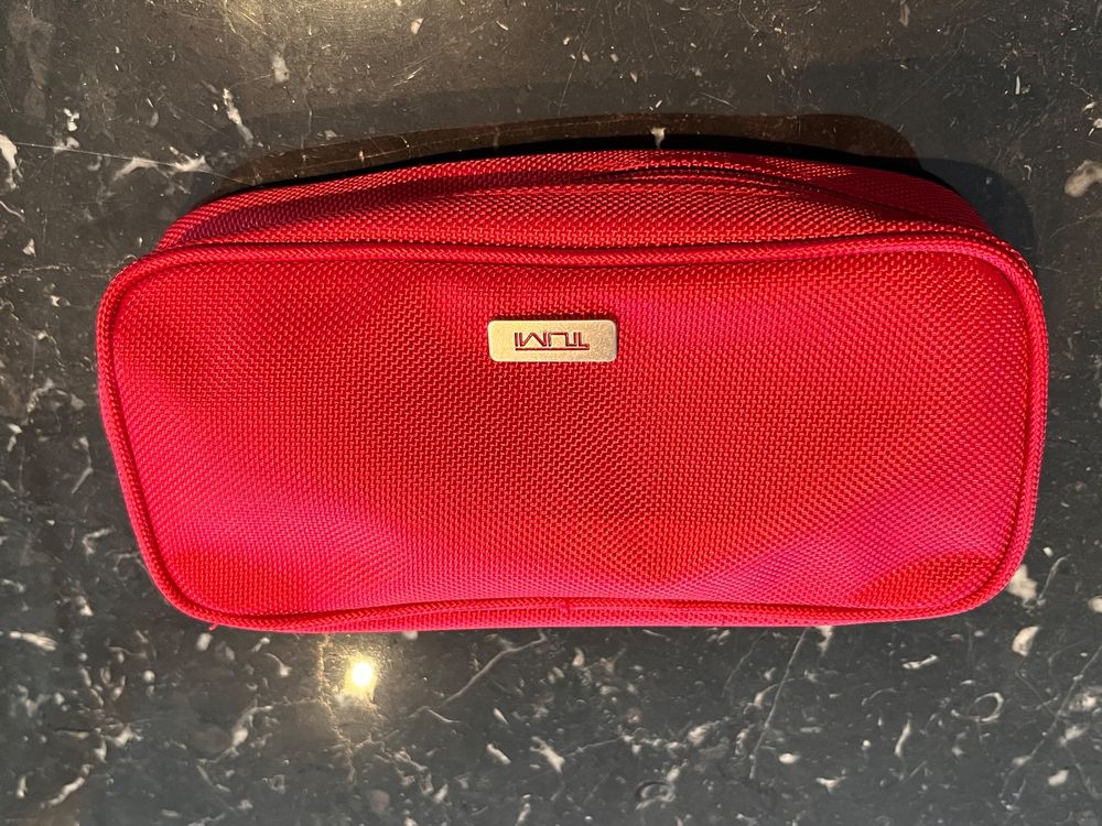 Tumi Travel Accessory Pouch / Amenity kit / red (D'occasion) à Meilen ...
