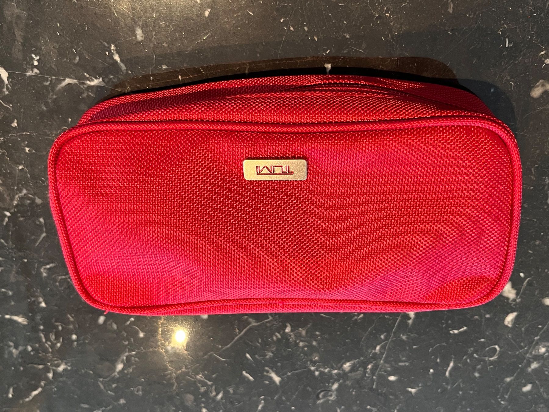 Tumi Travel Accessory Pouch / Amenity kit / red (D'occasion) à Meilen ...