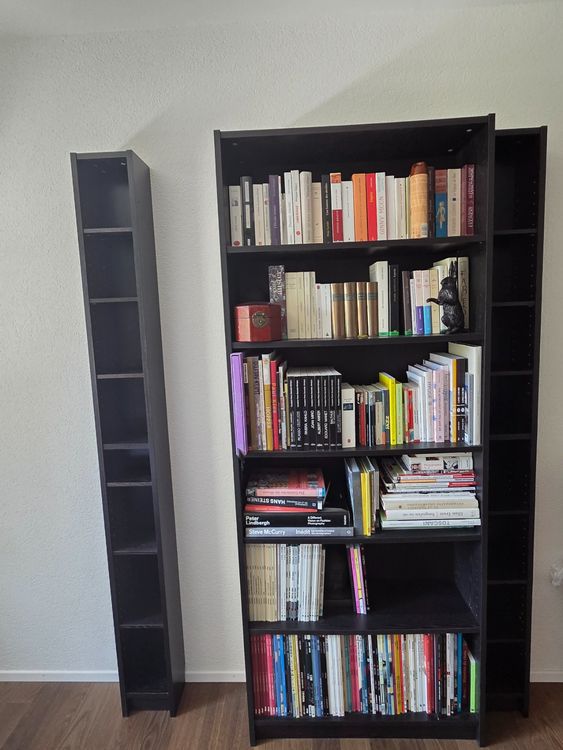 1x Schwarzes IKEA BILLY Regal und 2x GNEDBY Regale (Gebraucht) in ...