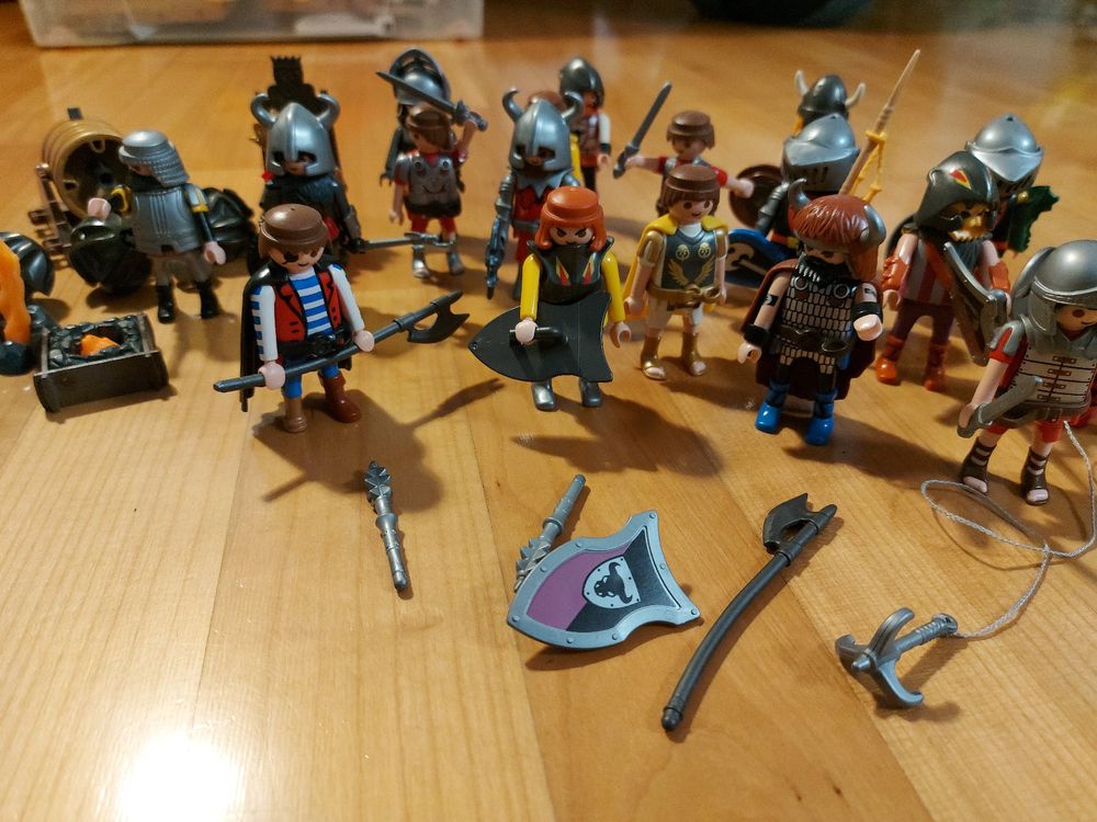 Diverse Playmobil Ritter und Kanonen mit Gefängnis (Gebraucht) in Brüttisellen für CHF 15 – mit ...