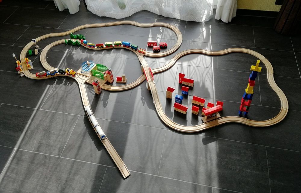 Grosse Holzeisenbahn Brio Zoo & zusätzliche Züge & Schienen | Kaufen ...