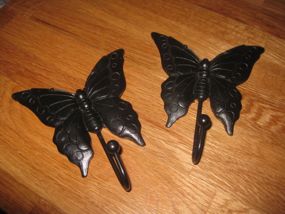 2 schöne schwarze SCHMETTERLING Aufhänger/Haken (Neu (gemäss ...