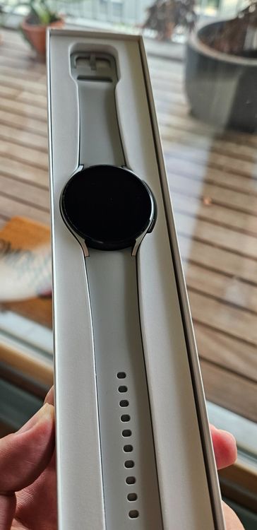Samsung Galaxy Watch 4 Silver 44mm | Kaufen auf Ricardo