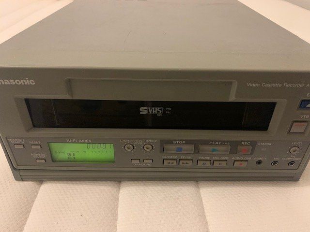 Panasonic AG-5700 Broadcast S-VHS Video Cassette Recorder (Defekt) in ...