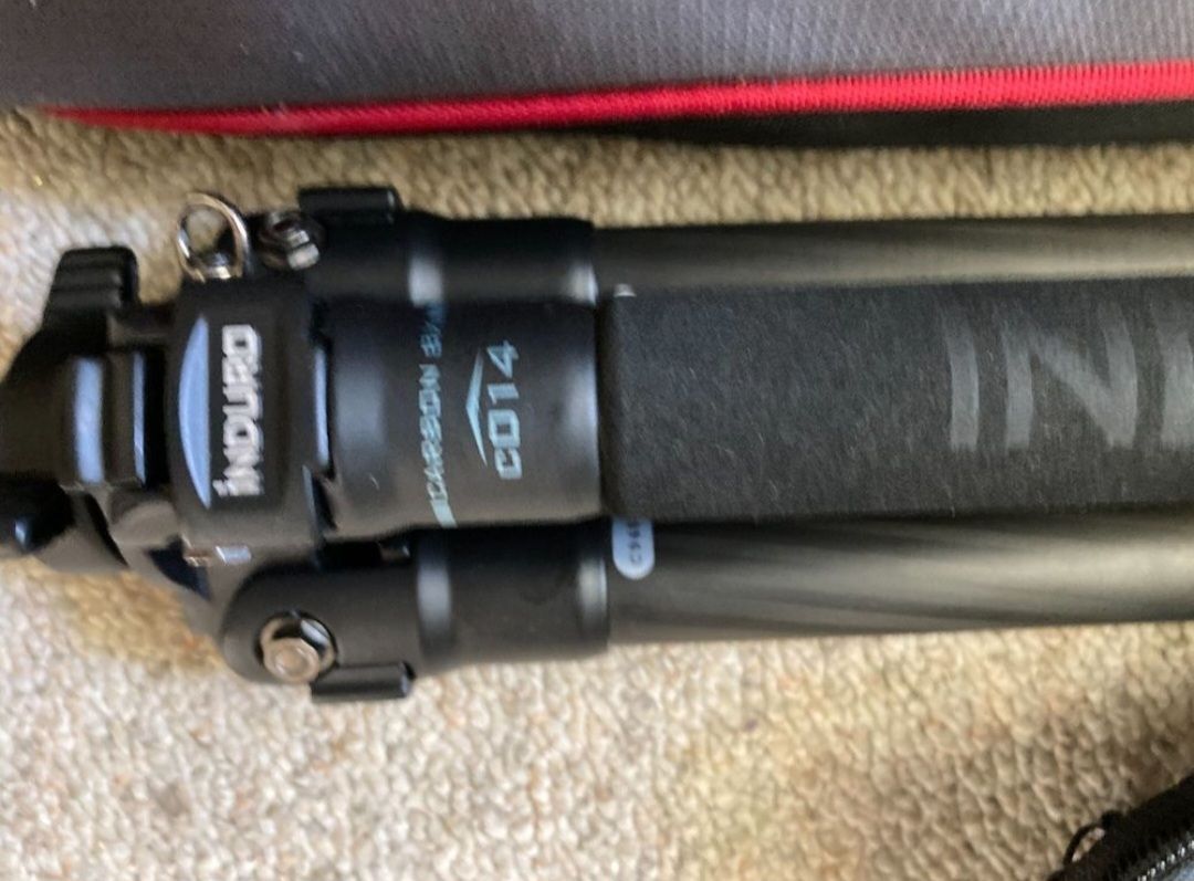 Defect - Induro Grand Carbon Fiber Tripod - CO14 (Defekt) in Vordemwald ...