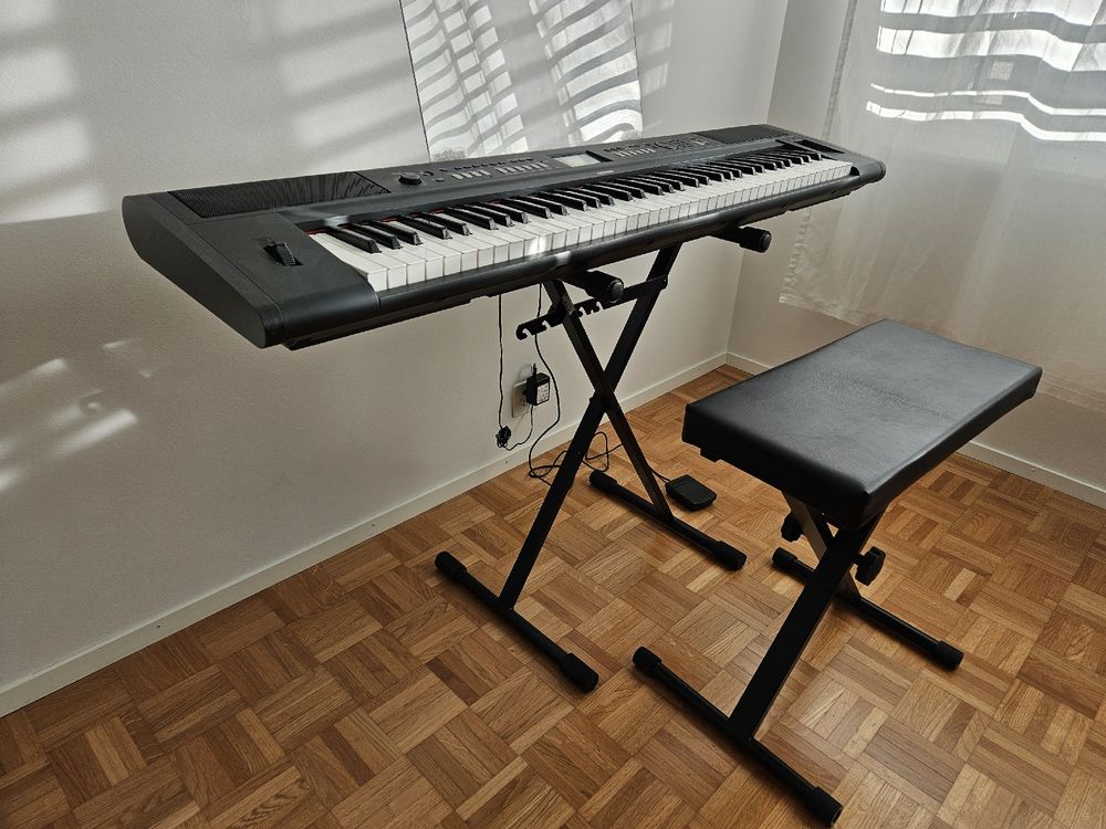 Yamaha NP-V80 keyboard with stand, stool & bag | Kaufen auf Ricardo