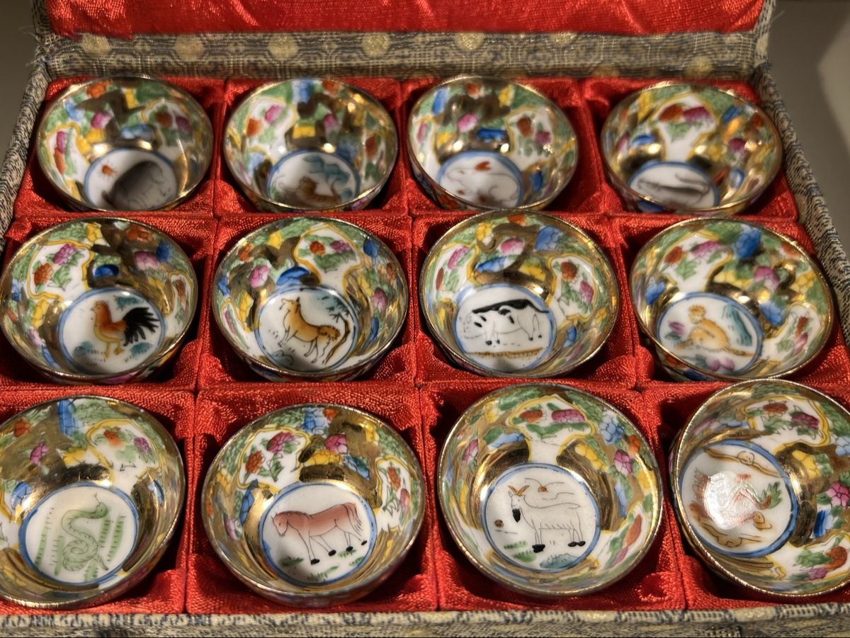 Coffret de 12 verres saké, signés astrologiques (Gebraucht) in Genève ...