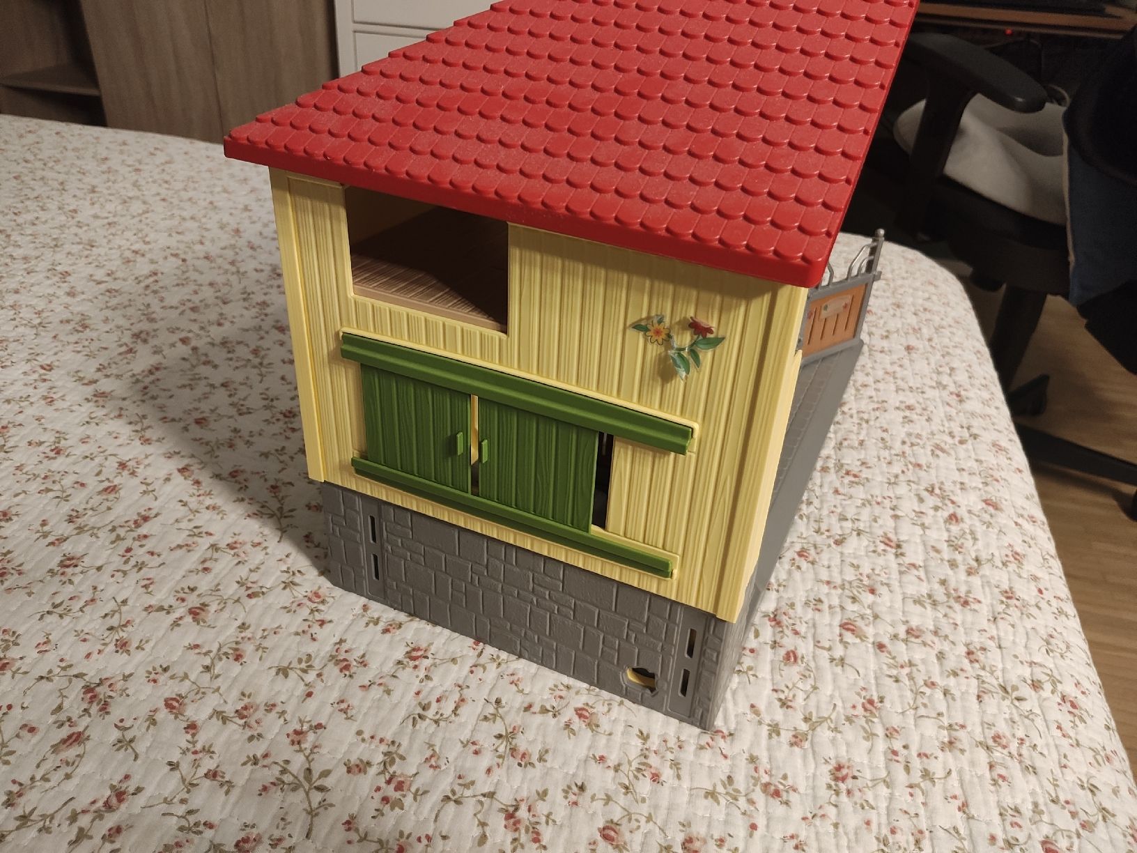 Écurie de jouets en plastique, idéale pour les enfants! (D'occasion) à ...