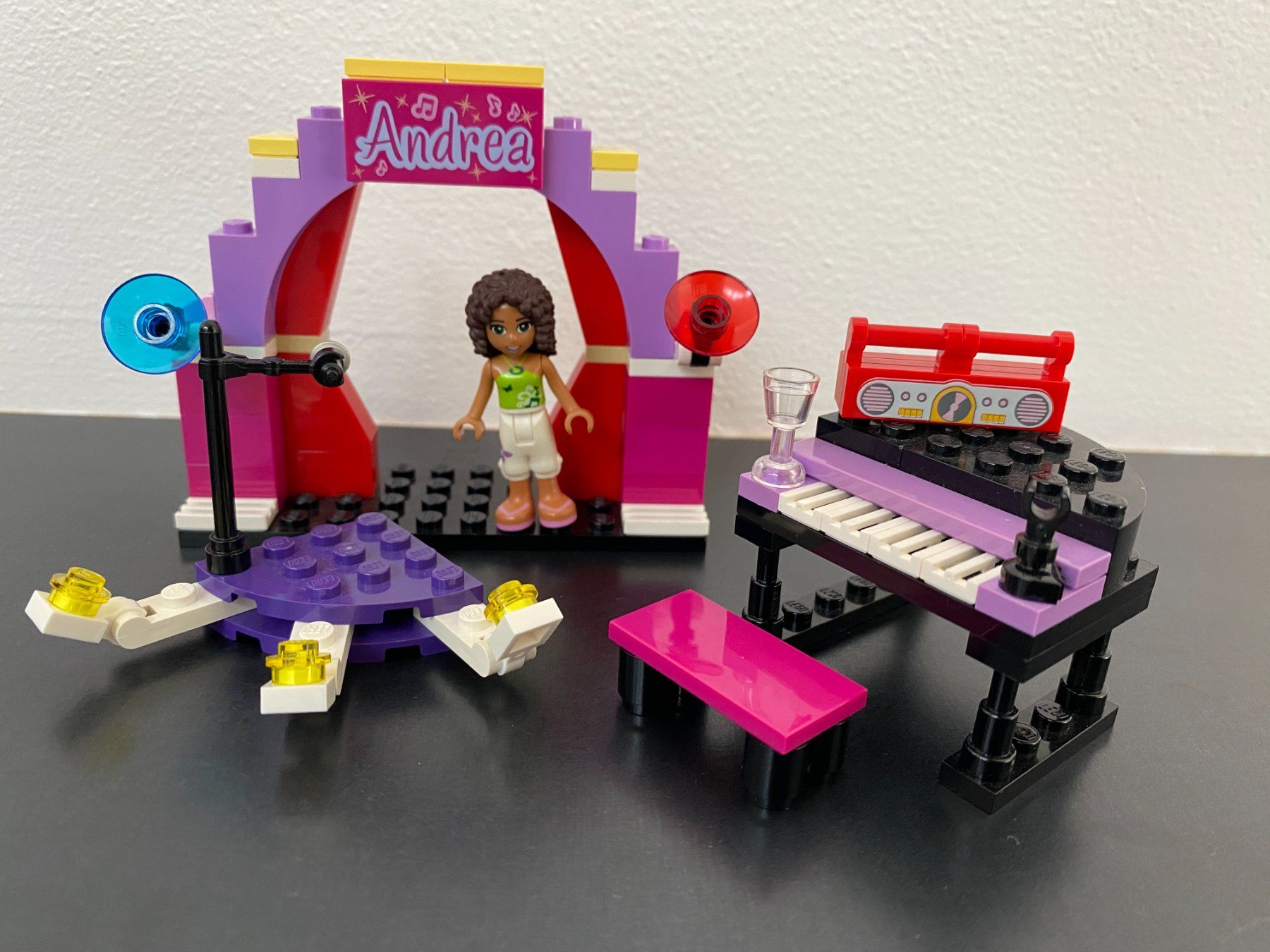 5 LEGO Friends: Bühne, Labor, Karatestudio, Brunnen, Atelier (Gebraucht ...