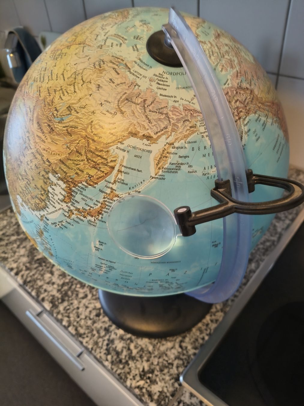 Globus beleuchtet, mit Leselupe, ideal für Entdecker!n (Neu (gemäss ...