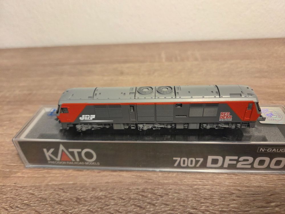 Kato N 7007 Diesellok DF200 Red Bear J.R.F (D'occasion) à St-Aubin-Sauges pour CHF 109 – avec ...