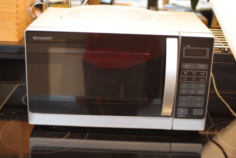Sharp Mikrowelle mit Grill (Gebraucht) in Schindellegi für CHF 55 – mit Lieferung auf Ricardo kaufen