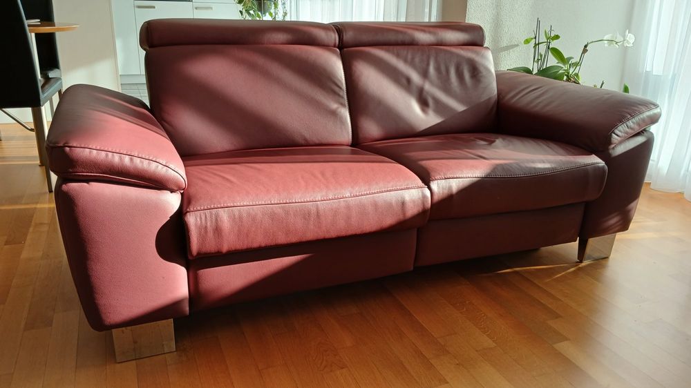 Leder 2er Relaxsofa mit verstellbaren Lehnen, fast NEU (Gebraucht) in Egnach für CHF 195 – nur ...