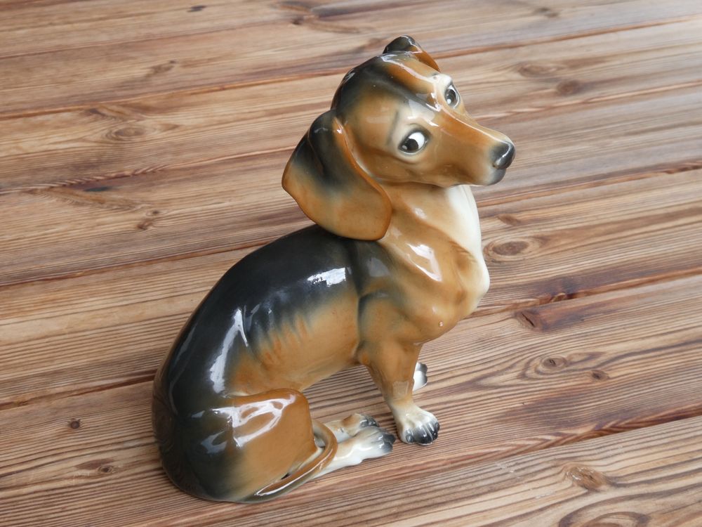 Porzellanfigur Sitzendorf, grosser sitzender Dackel (Gebraucht) in ...