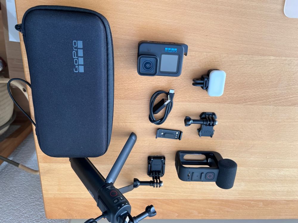 GoPro Hero 10 Black mit Zubehör | Kaufen auf Ricardo