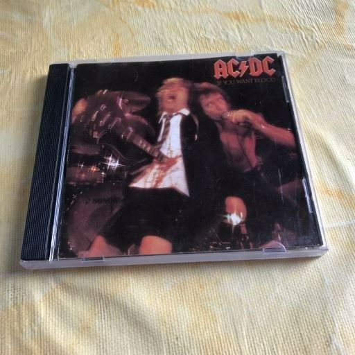 AC DC (Gebraucht) in Ostermundigen für CHF 1.1 – mit Lieferung auf Ricardo kaufen