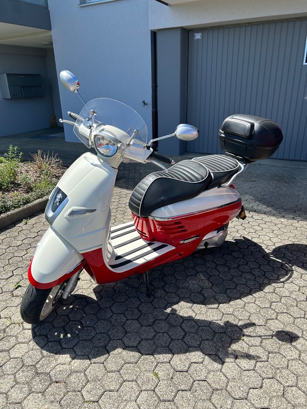 Peugeot Django 125cc Roller rot-weiss Top Zustand (Gebraucht) in ...