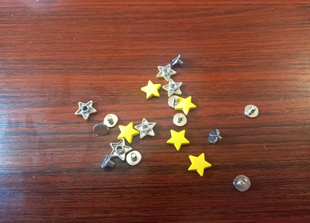Set 300 gelben Punkstern Nieten / 300 Rivets étoiles Punk | Kaufen auf ...