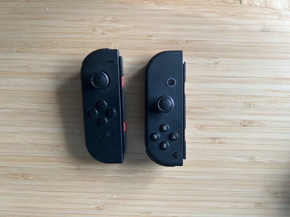 Joy Cons mit Hall-Sensor Joysticks (Gebraucht) in Euthal für CHF 0.1 ...