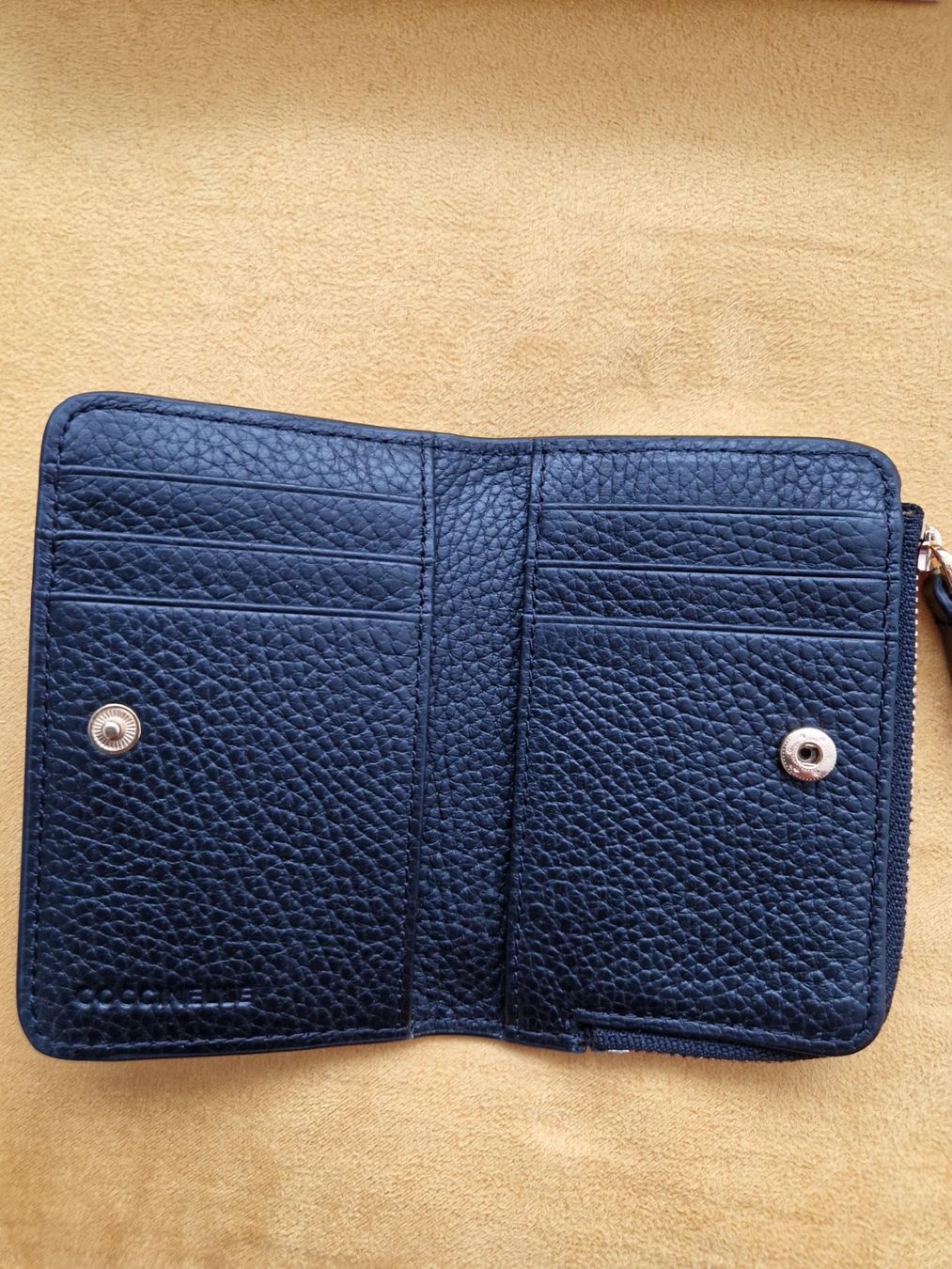 Élégant porte-monnaie Coccinelle noir, état, comme neuf. (Neuf avec ...