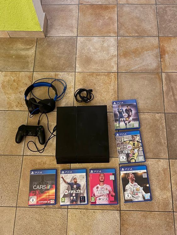 Playstation 4 mit Lenkrad/Gaspedal und 6 Spielen (Gebraucht) in Aesch BL für CHF 150 – mit ...