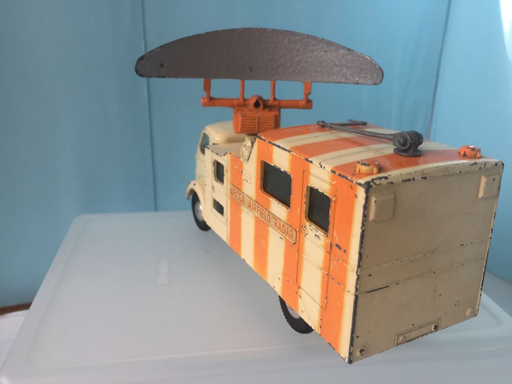 Corgi 1106 Karrier Decca Airfield Radar ohne OVP (Defekt) in Thun für ...