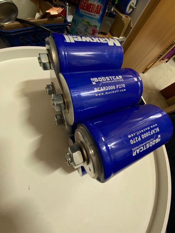 Maxwell Super Kondensatoren 2000 Farad 12Volt Neu! (Neu und ...