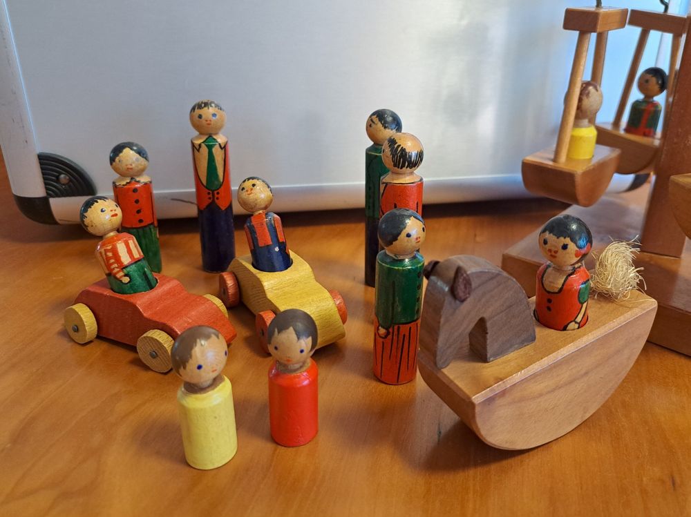 Spielfiguren aus Holz mit Karussel | Kaufen auf Ricardo
