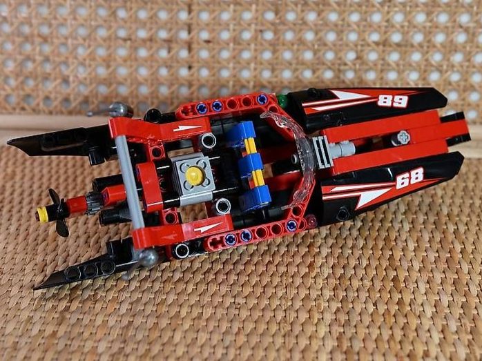 Lego Technic Rennboot (Power Boat) 42089 (Gebraucht) in Seftigen für ...