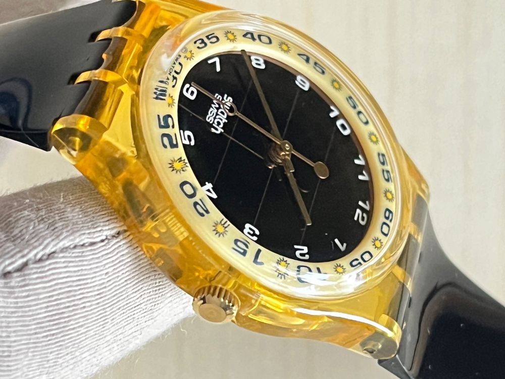 Swatch Solar Uhr, Sammlerstück, Schwarz/Gold (Gebraucht) in Grenchen ...
