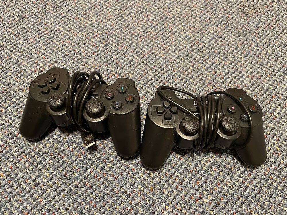 Manettes de jeu universelles USB (D'occasion) à Siviriez pour CHF 10 ...