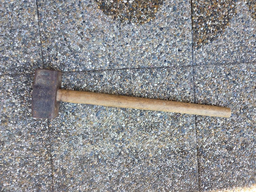 Masse de 4 kg avec manche (D'occasion) à Corserey pour CHF 12 – retrait ...