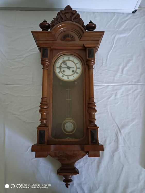 Antike Wanduhr mit Pendel, Holzgehäuse, defekt (Defekt) in Aarwangen ...