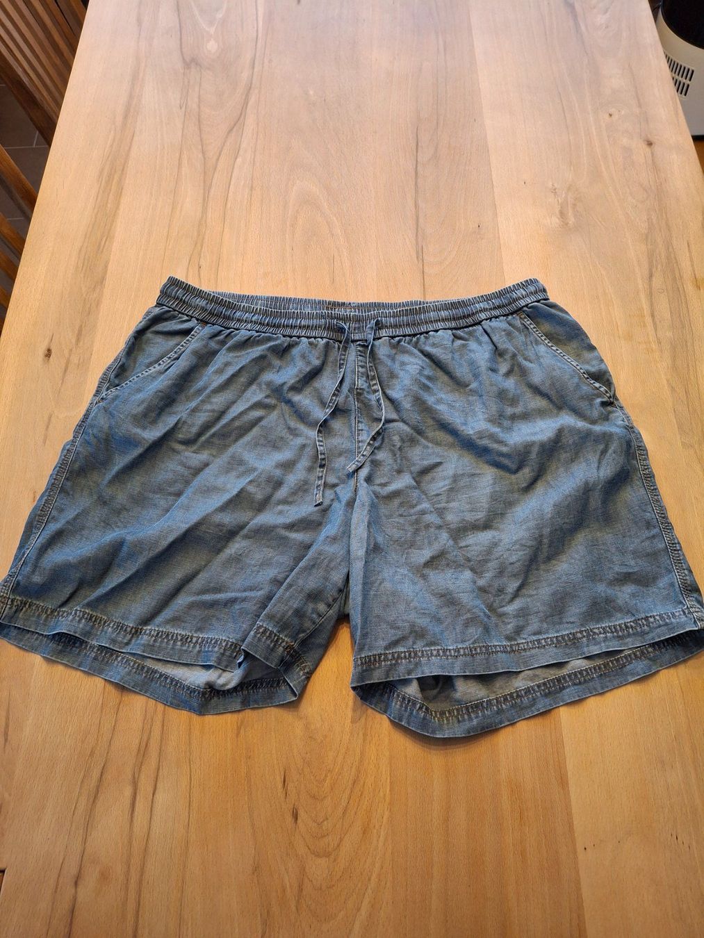 kurze, lockere Jeans f. Damen, Gr. 46 (Gebraucht) in Bilten für CHF 5 ...