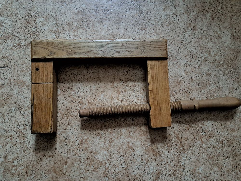 Schraubzwinge Zwinge Holz antik (Gebraucht) in Gysenstein für CHF 15 ...